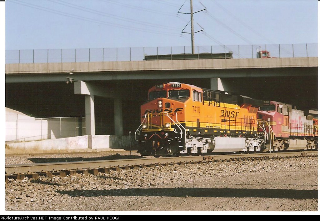 bnsf 7410 continues her southward journey on the BNSF Frontrange subdivision.
